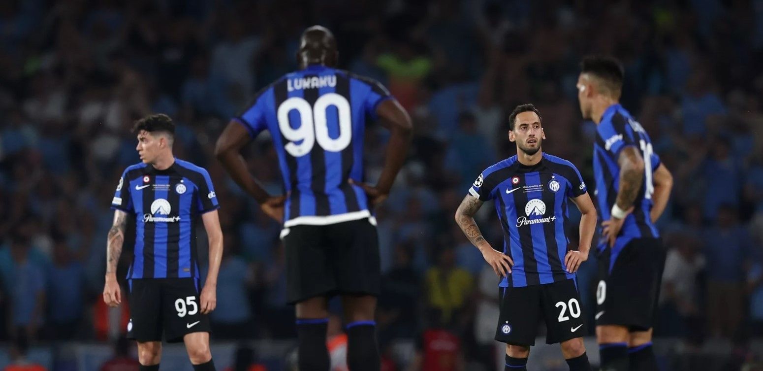Sad faces, the players and fans of Inter broken after the defeat ...