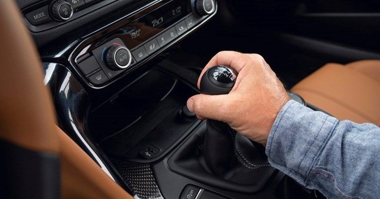 Toyota will offer manual gear shifters for electric models - Telegrafi ...