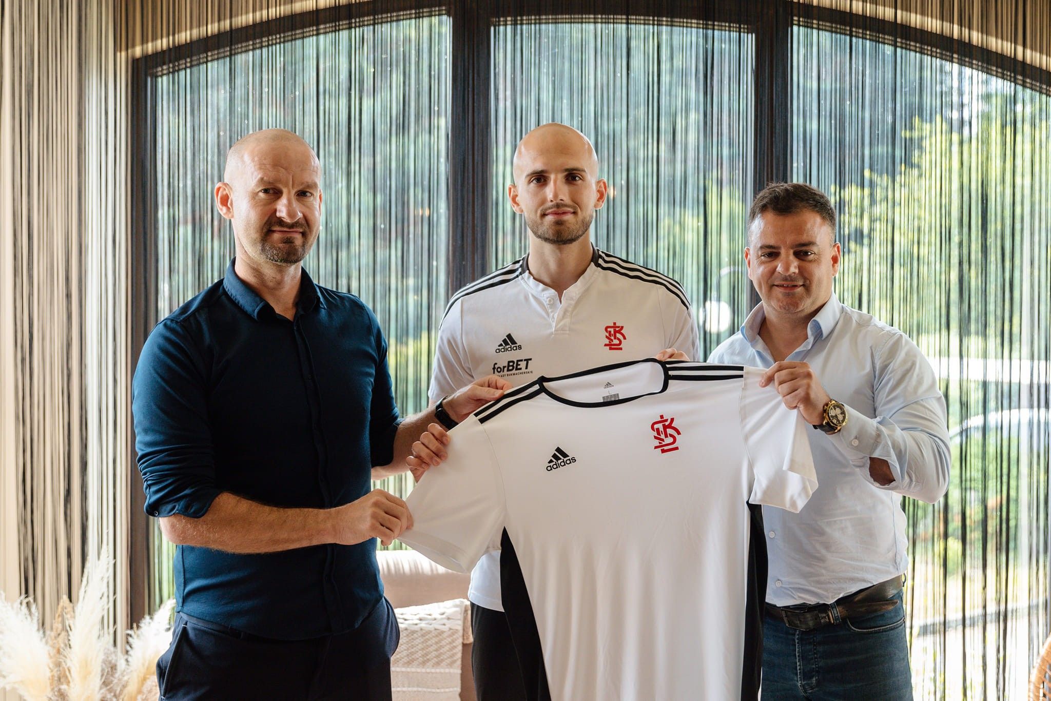 Zyrtare: Engjëll Hoti transferohet në Superligën e Polonisë - Telegrafi ...