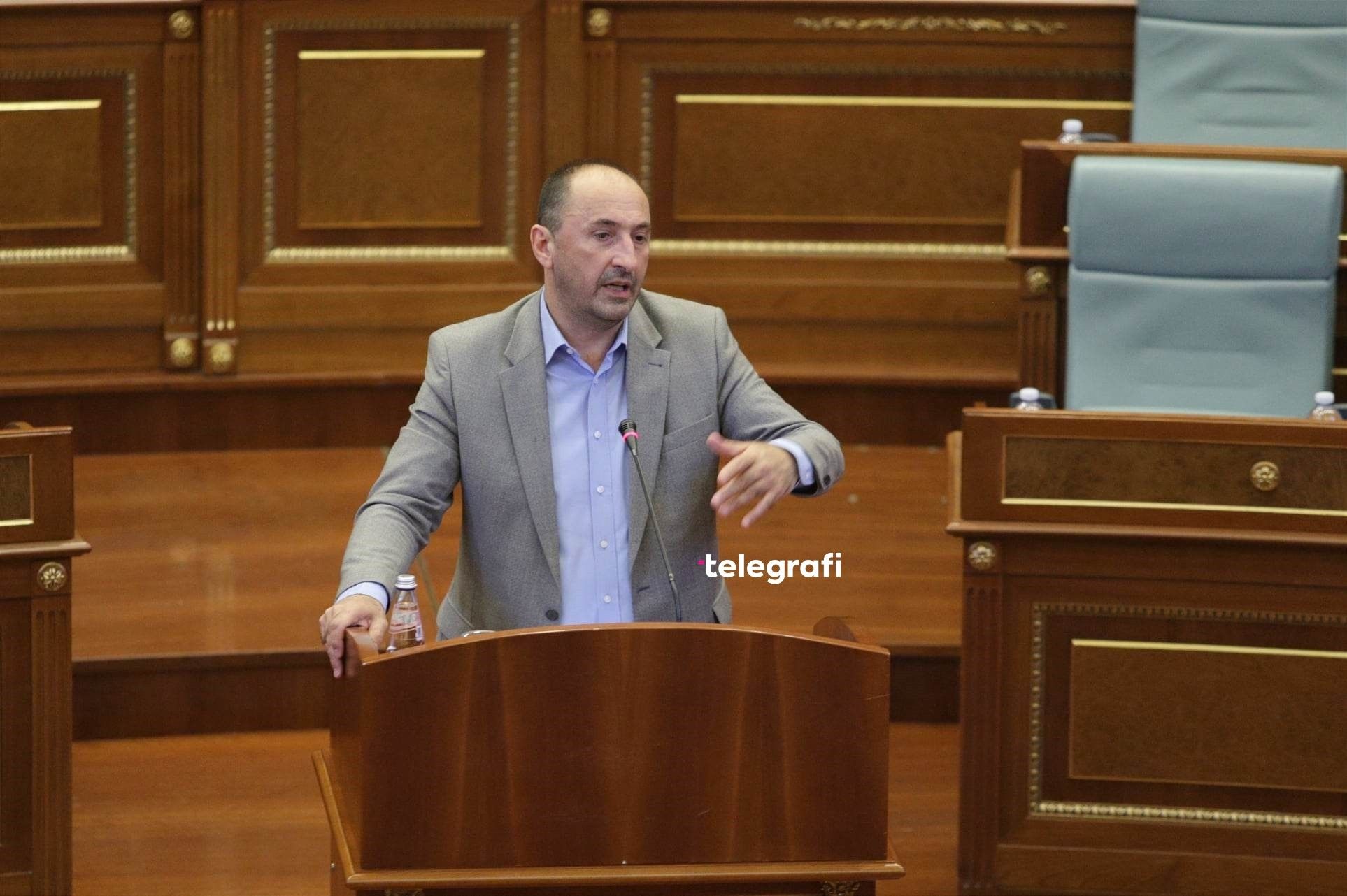 Pas përplasjeve për kontratat njëburimore - LVV lëshon seancën ...