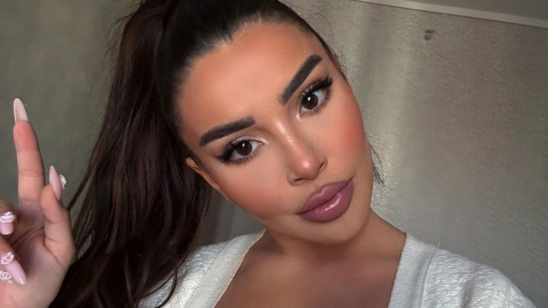 Megi Pojani shoots her body in a bikini - Telegrafi - Telegrafi