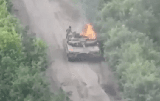 Footage shows how a Russian T-80 tank is destroyed - Telegraph - Telegraph