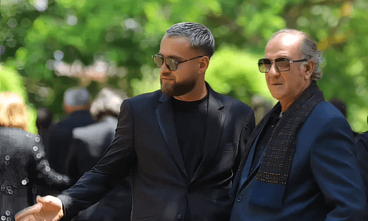 Luiz Ejlli publikon foto përkrah aktorit Luan Jaha gjatë xhirimeve të ...