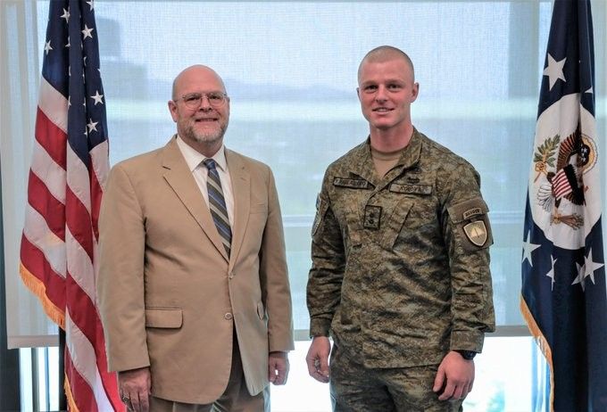 Hovenier meets Ylli Dalladaku, the KSF soldier who achieved high ...