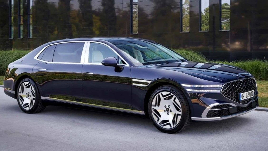 Genesis introduced the luxury model G90 that will be offered to ...