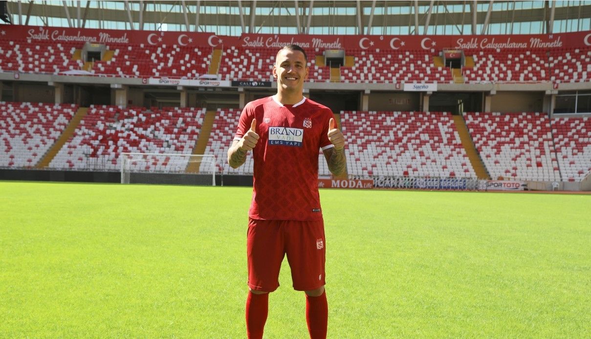 Rey Manaj zyrtarizohet te klubi i njohur turk - Telegrafi - Telegrafi