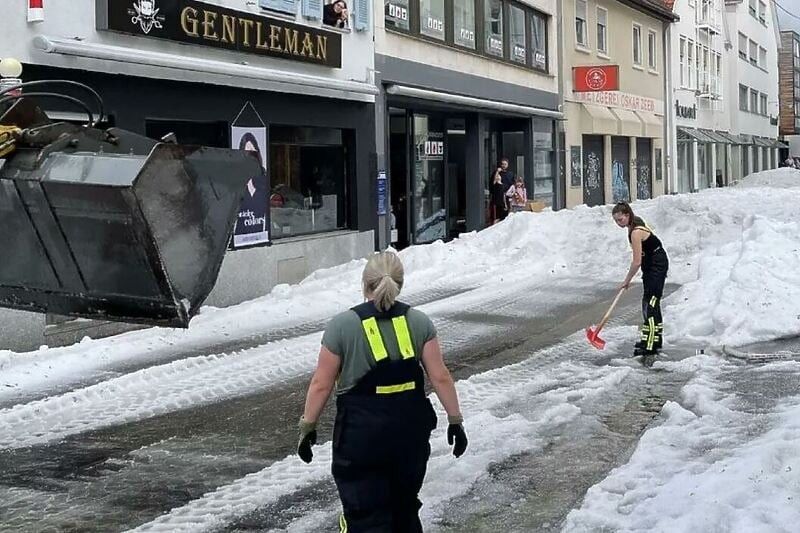 Aq shumë breshër ra në Gjermani, sa që u angazhuan edhe automjetet borë ...