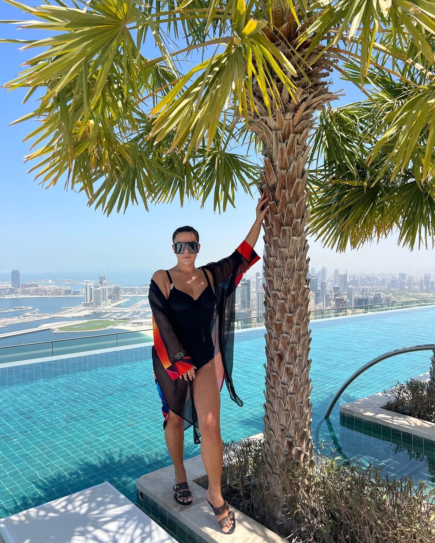 Big Mama pozon me bikini nga pushimet në Dubai - Telegrafi - Telegrafi