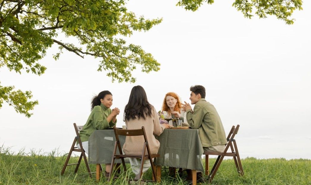 Desire for friendship affects our physical evaluations of strangers ...