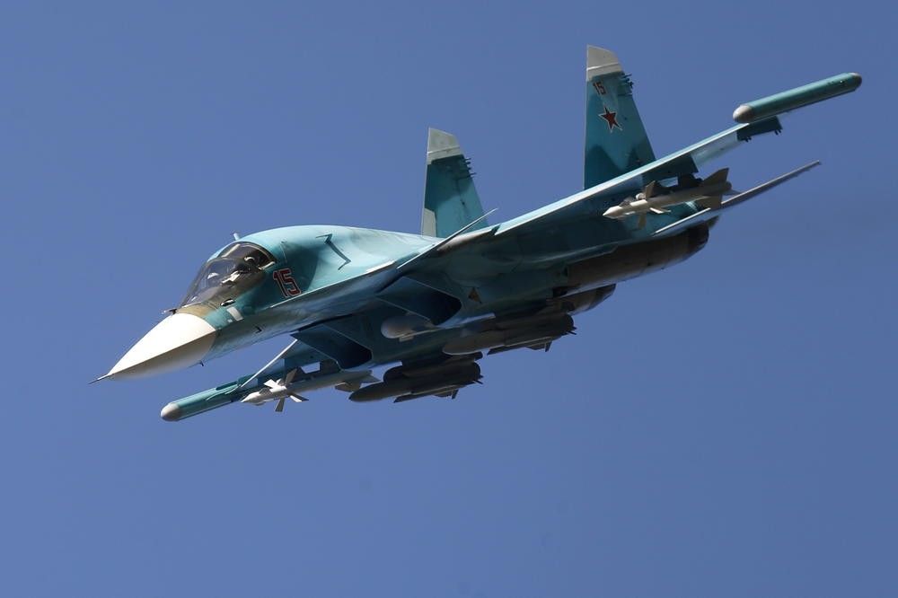 The Russian fighter plane crashes, the Su-34 pilots are ejected ...