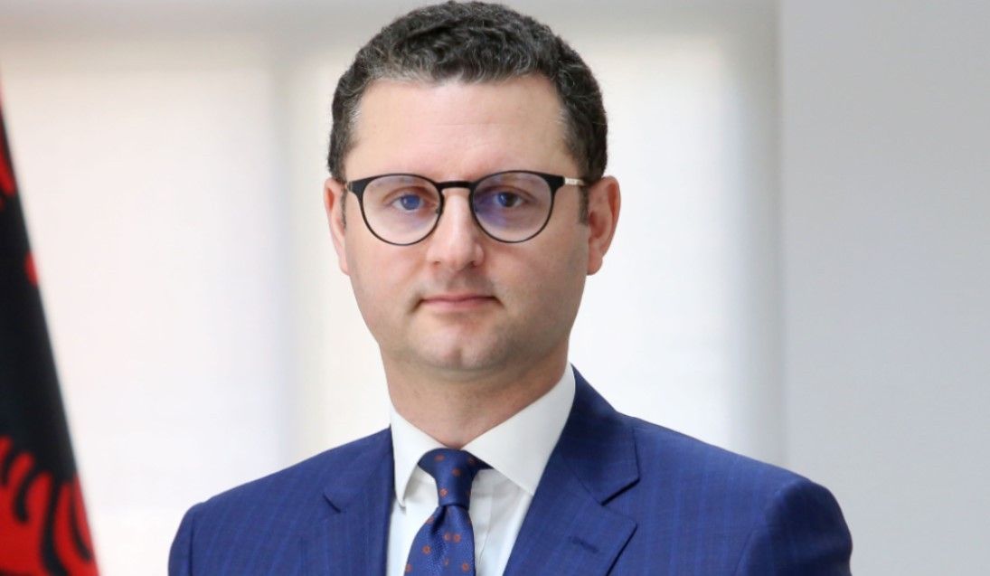 Kush është ministri i ri për Financat dhe Ekonominë në Shqipëri, Ervin Mete? - Telegrafi - Telegrafi