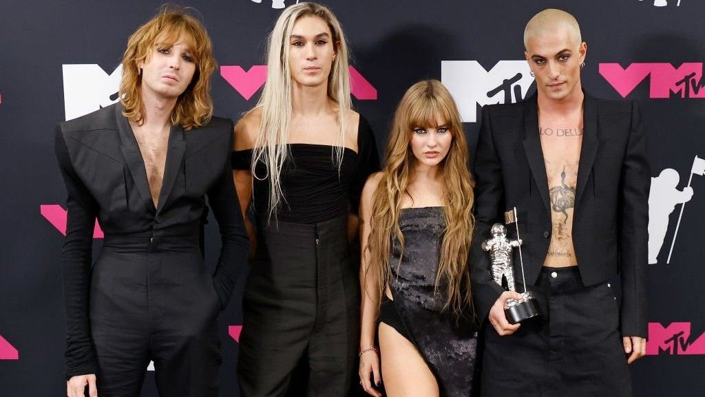 The members of Maneskin attracted attention with their appearance at ...