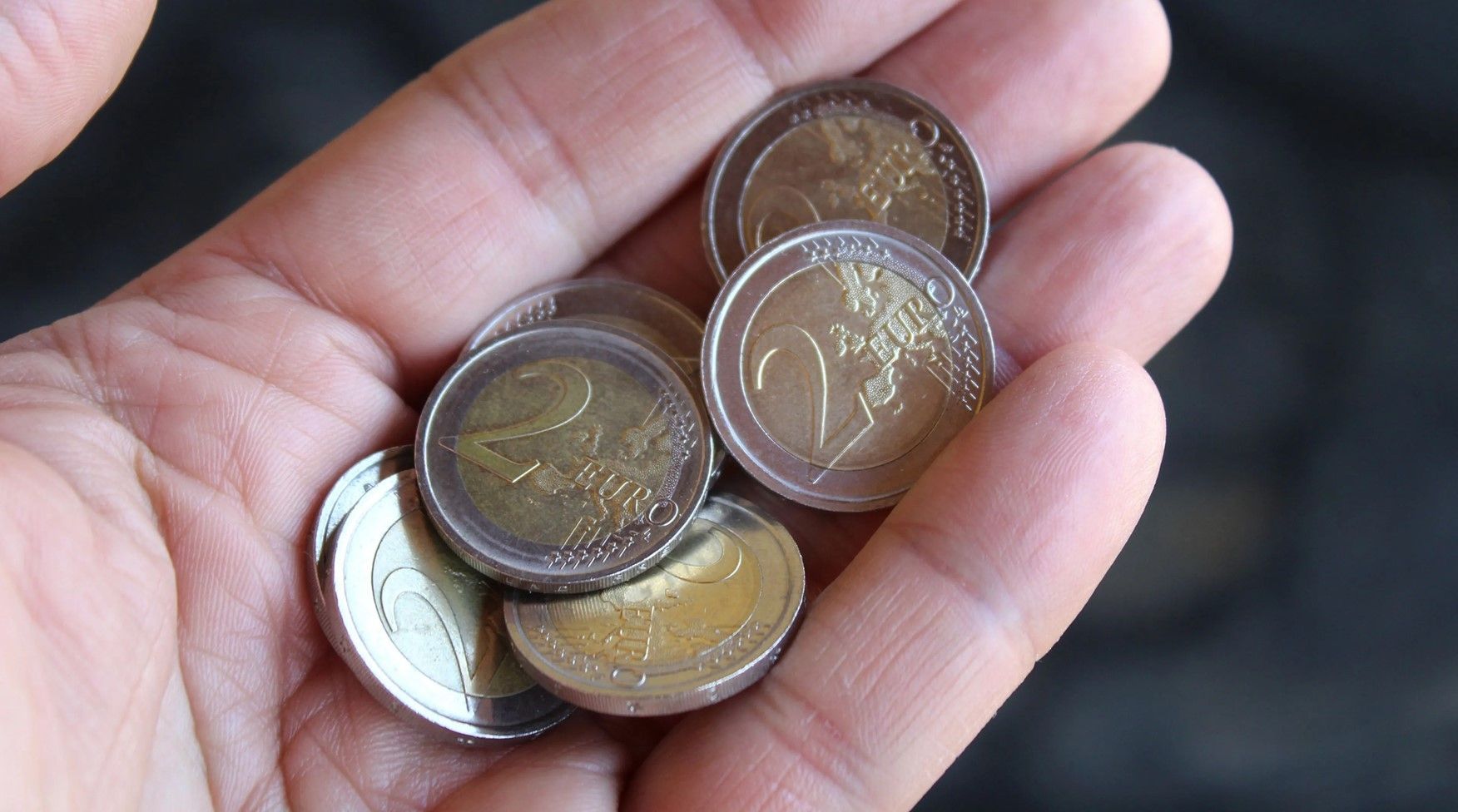 Në një bankë në Prishtinë deponohen para të falsifikuara, monedha 2 ...