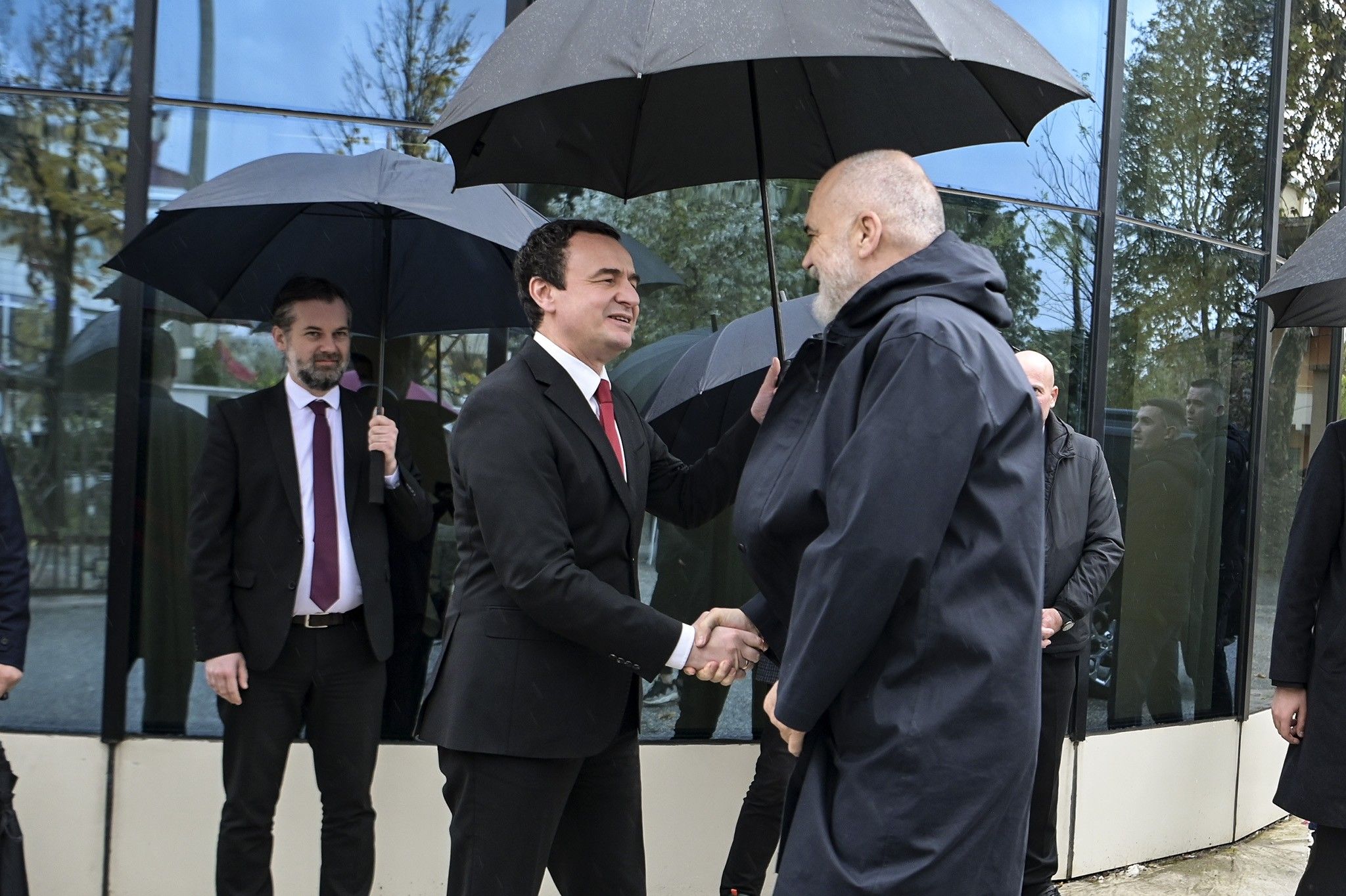 Kurti në Vlorë: Të punojmë për idealet dhe synimet e Skënderbeut ...