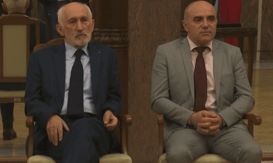Ndahen çmimet shtetërore “22 Nëntori” në Maqedoni, nderohen shkrimtari ...