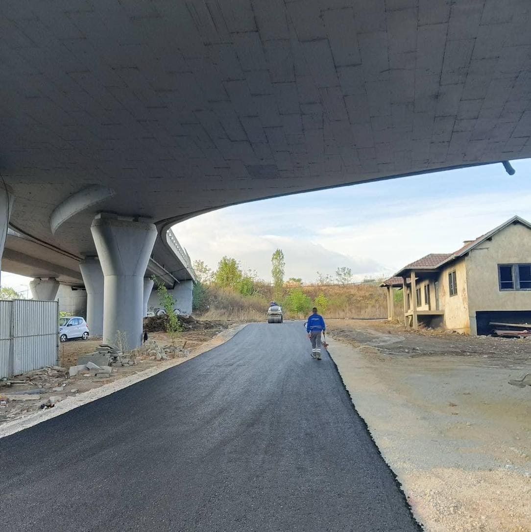 Asphalting of the road under the Lakrishte roundabout in Pristina ...
