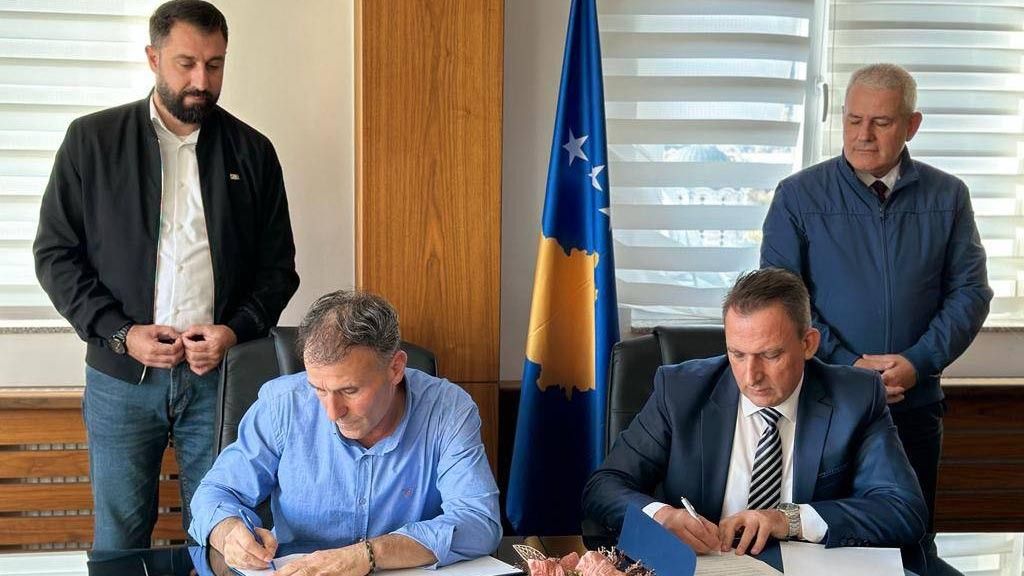 An office for registering cars with RKS license plates is also opened ...