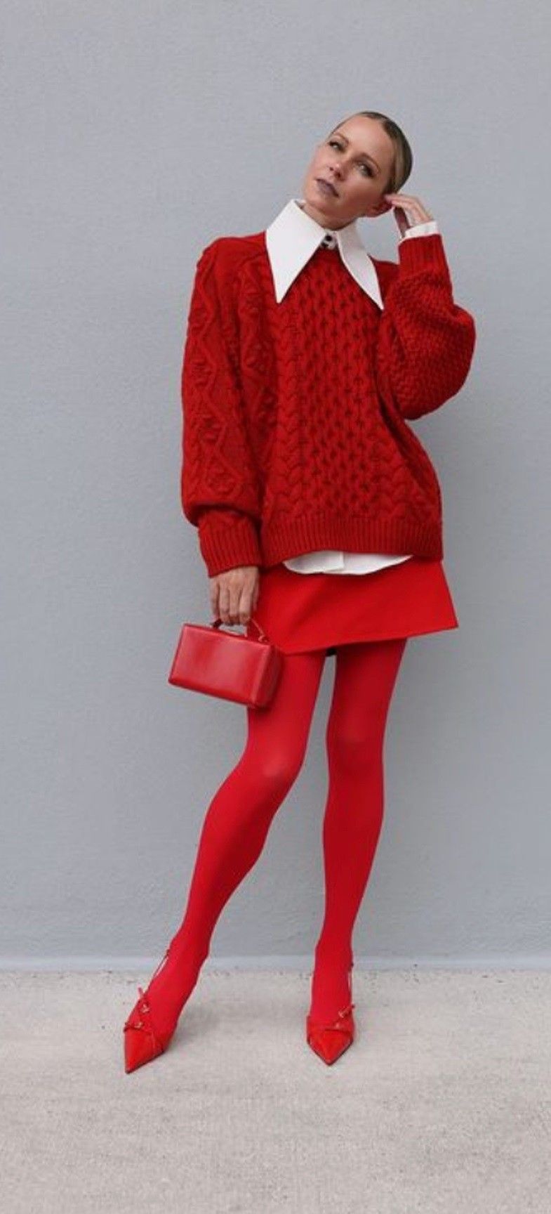 Sydney Sweeney, stunning in a tight asymmetric red dress - Telegraph ...