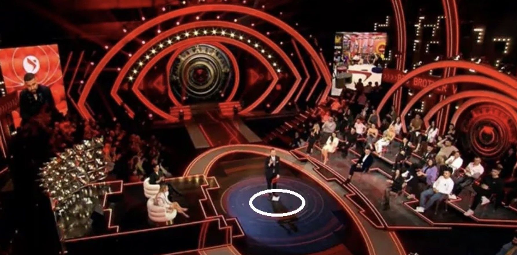 Ledion Liço “thumb direkt” Arbana Osmanit gjatë prezantimit të Big ...