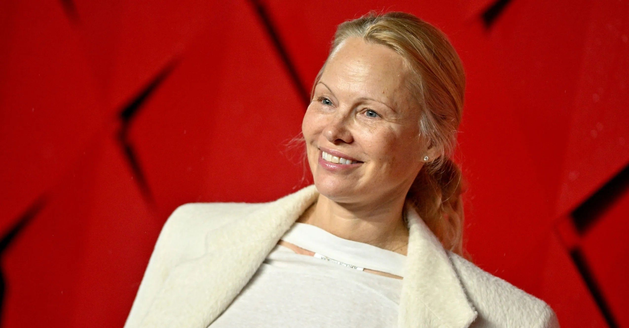 Pamela Anderson finally revealed what she puts on her face! - Telegraph ...
