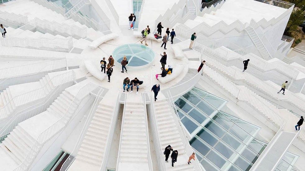 German media report on the Pyramid of Tirana: It has been transformed ...