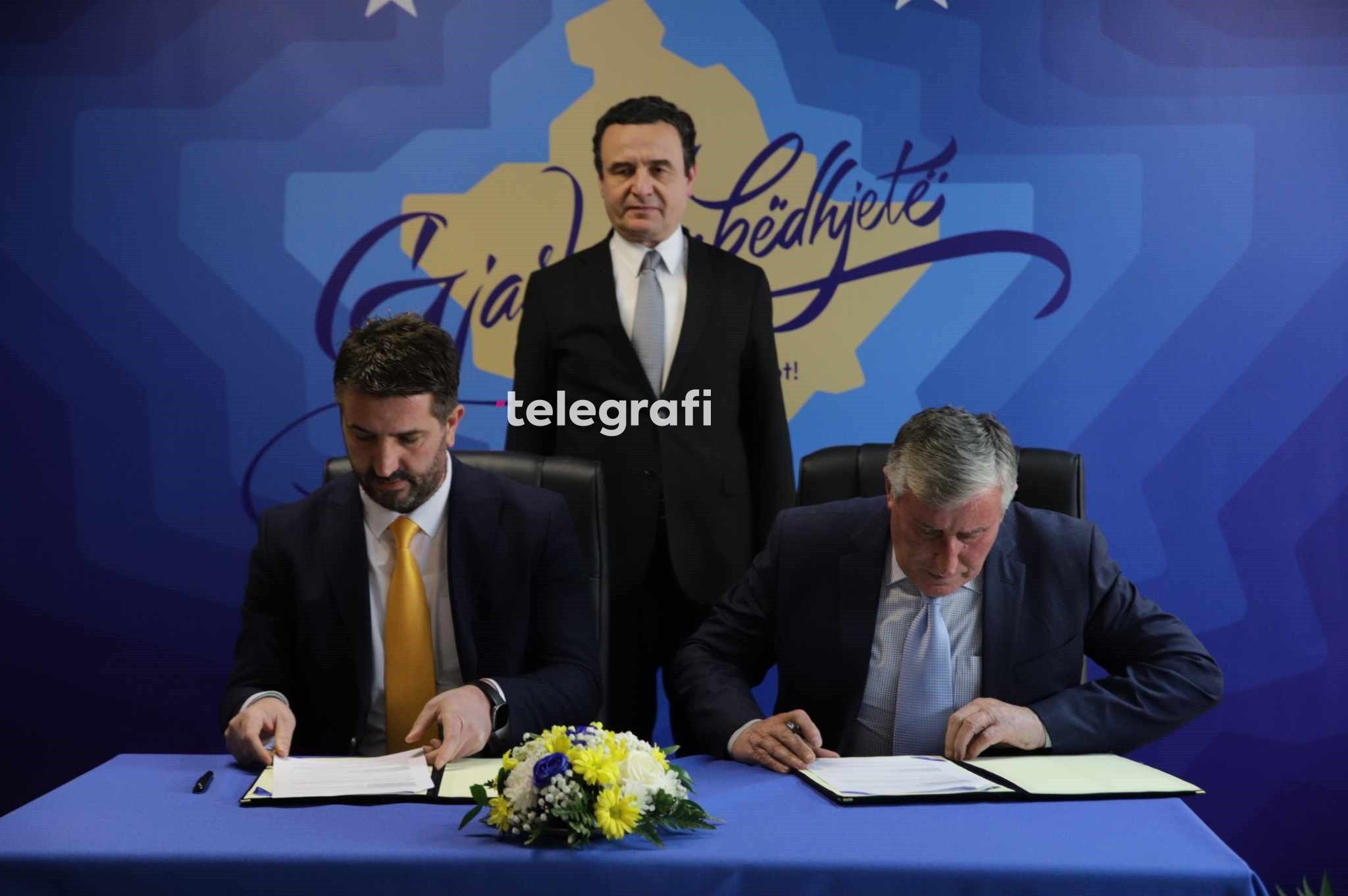 Dokumentimi i krimeve të Serbisë në Kosovë, dorëzohen dokumentet e para ...