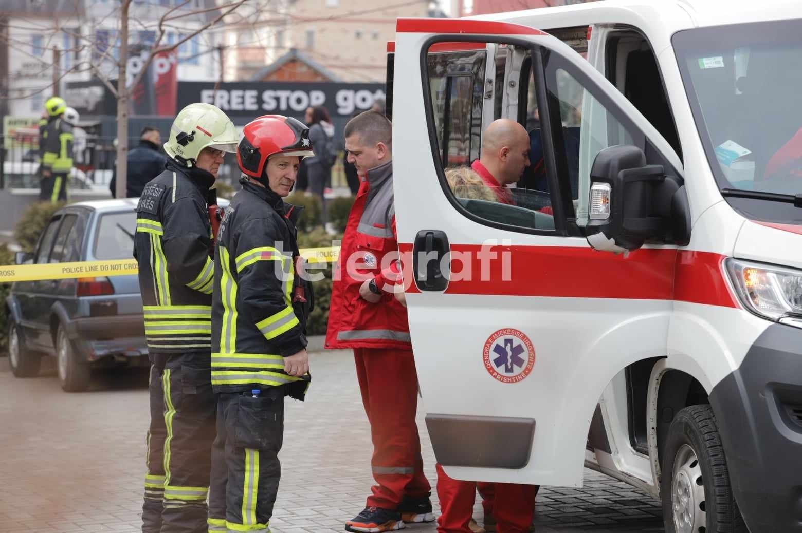 Zjarrfikësi lëndohet gjatë intervenimit për ta shuar zjarrin në një ...