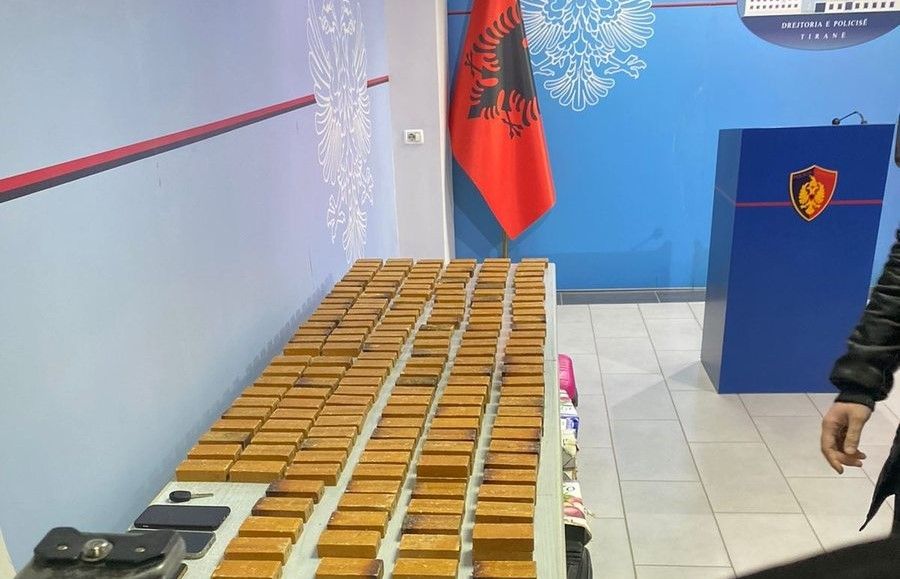 Arms traffic from Kosovo to Albania, the criminal group is hit, three ...