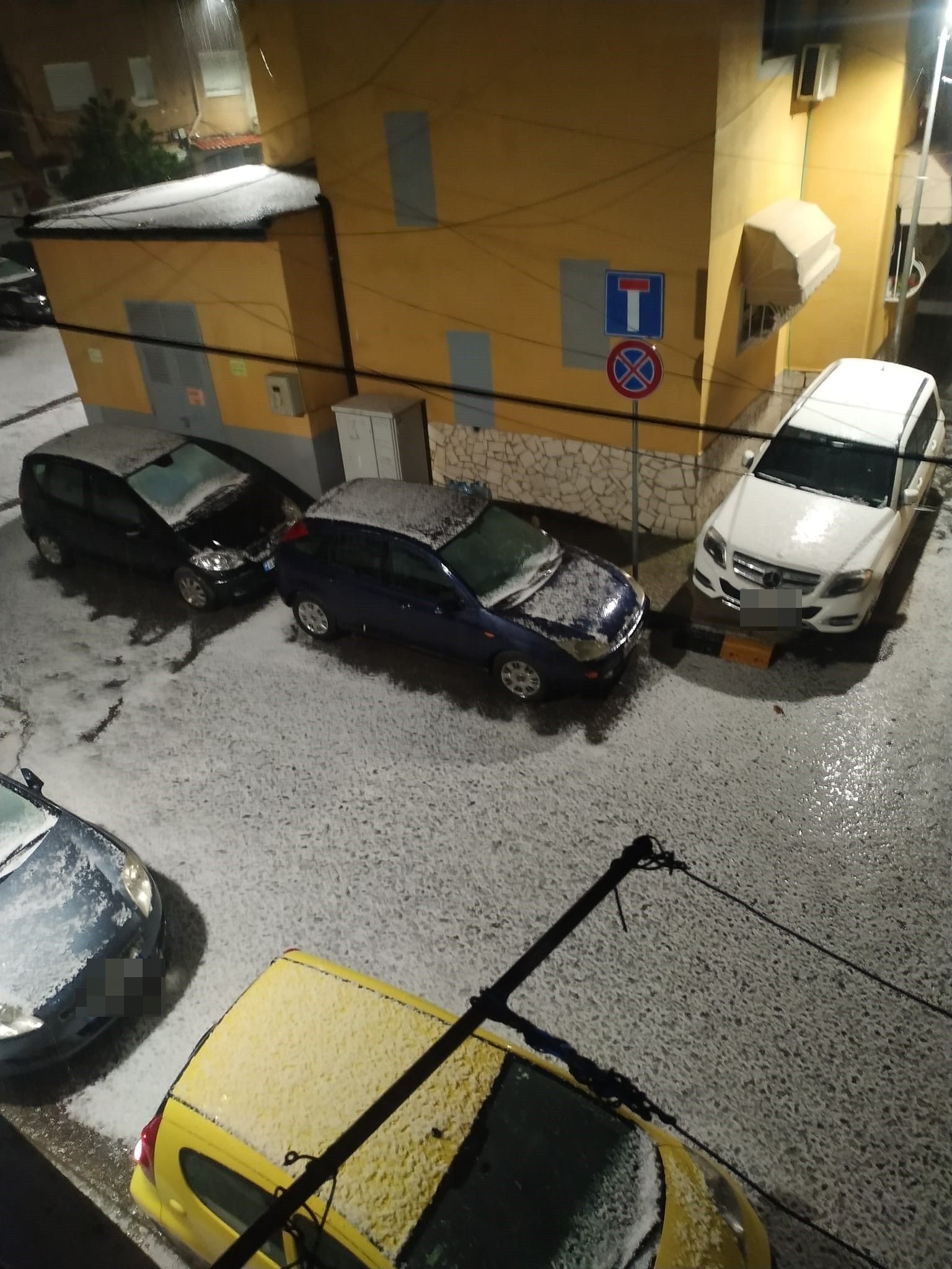 Breshri zbardh rrugët e Tiranës - Telegrafi - Telegrafi