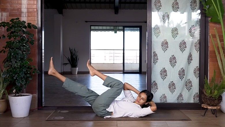 Simple yoga exercises to lose extra pounds - Telegraph - Telegraph