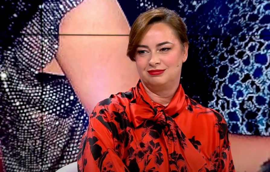 “Më la tre fëmijë për të rritur dhe iku” - Julia rrëfen për herë të parë ndarjen me ish ...