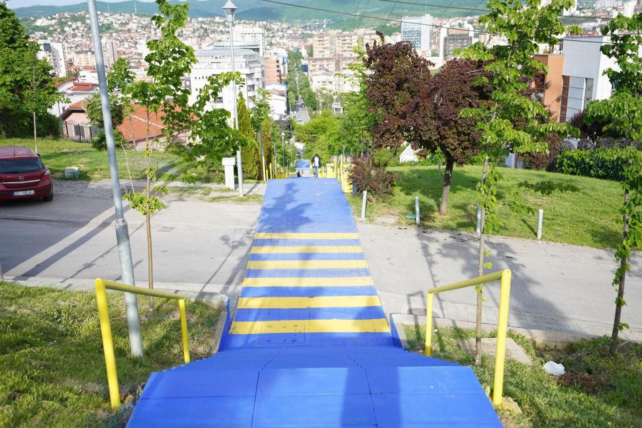 Europe Day, the steps of Arberia in Pristina with the colors of the EU ...