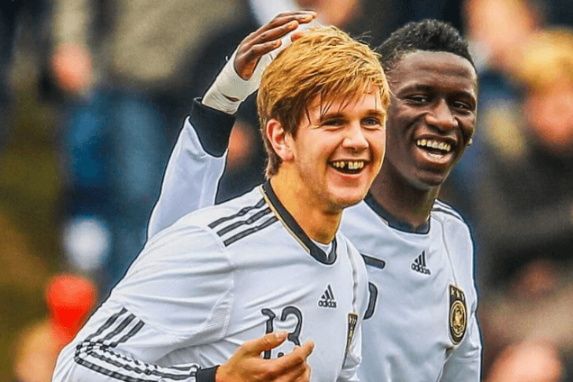 UEFA "revealed" an old photo: The two friends will have a big fight in ...