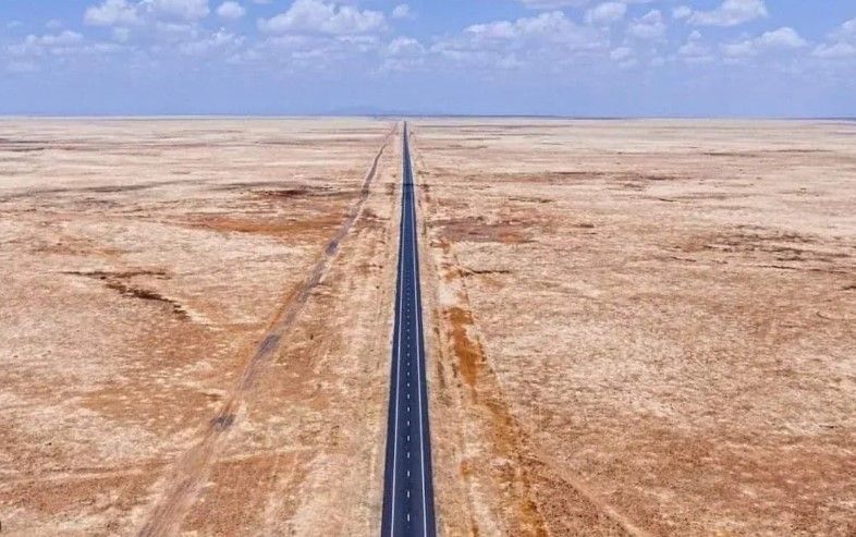 The longest straight road in the world without any curves is 240 km: It ...