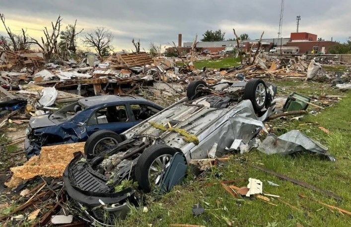 Several dead in Iowa as tornadoes hit Midwest - Telegraph - Telegraph