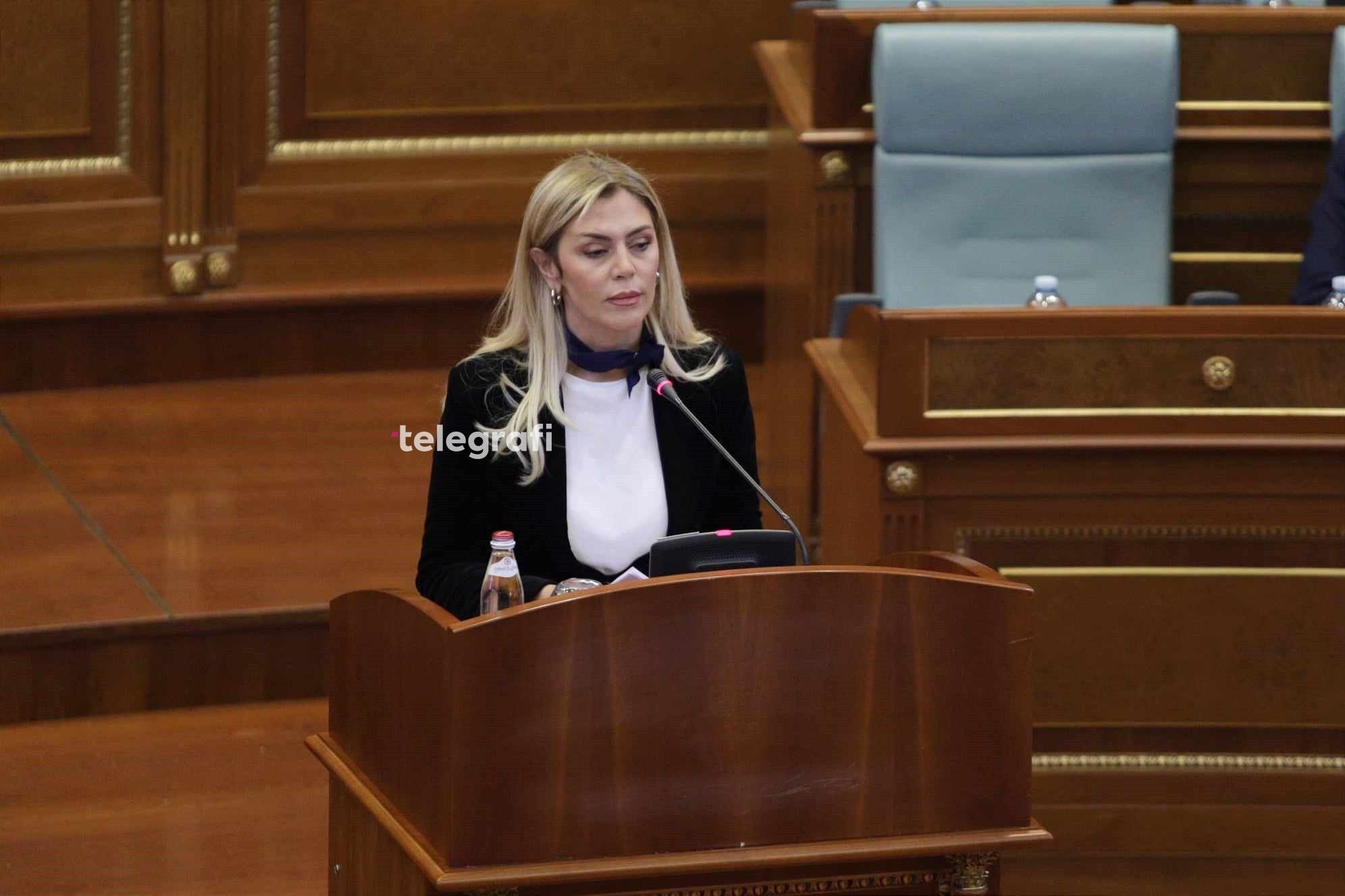 “Në hava kam me t’çu se e kam vajzën deputete”, Deliu-Kodra me kritika ...