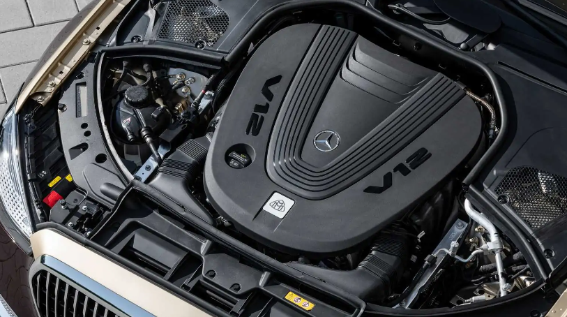 Mercedes po shpenzon shuma të mëdha parash për motorët me benzinë dhe ...