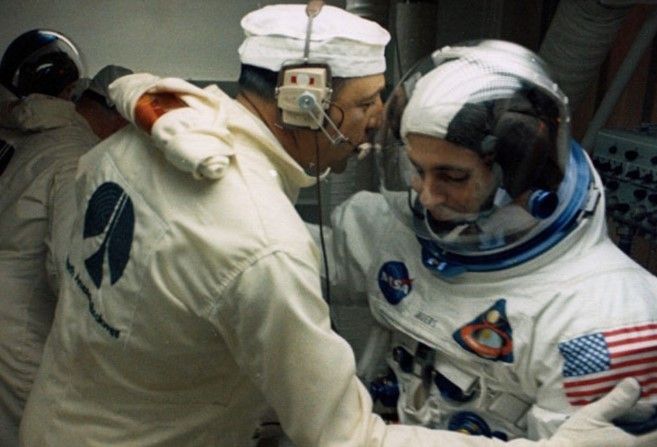 The plane crashes in Washington, the American astronaut who took the ...