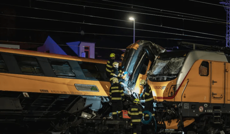 Four dead and dozens injured from a train collision in the Czech ...