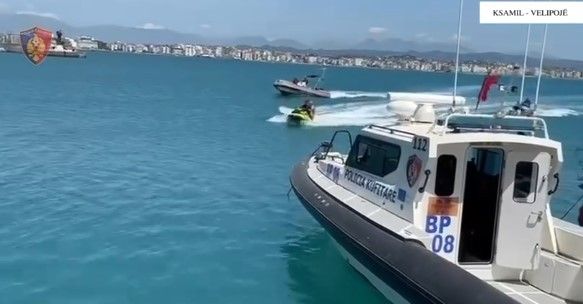 Lundronin brenda perimetrit duke rrezikuar pushuesit, bllokohen 16 ...