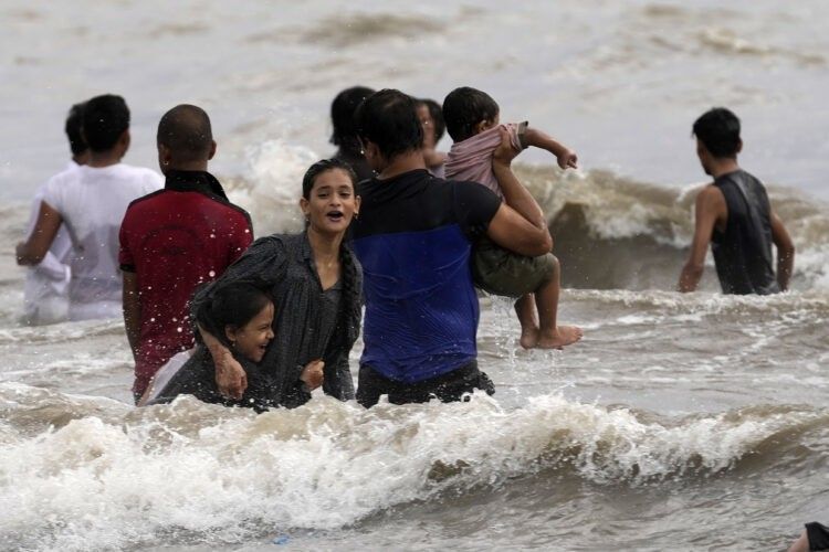 Extreme heat has hit India, at least 11 people die - Telegraph - Telegraph