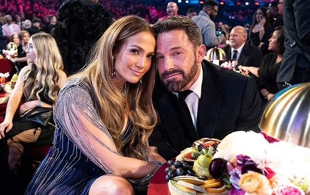 Jennifer Lopez has given up on saving her marriage with Ben Affleck ...