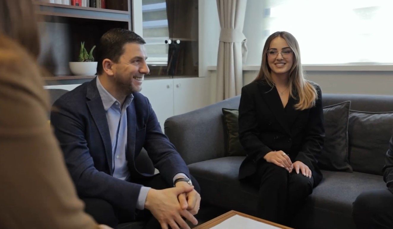 Sala Jashari aderon në PDK, do të jetë pjesë e listës së kandidatëve ...