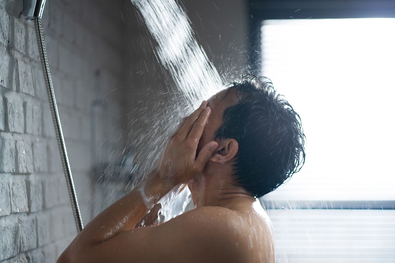 The exact time you should shower to feel less stressed and sleep better ...