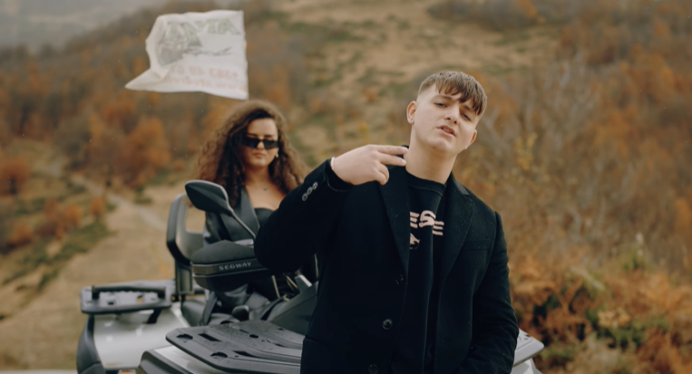 From Kosovo to Germany - who is 'Flow', the rapper who is conquering ...