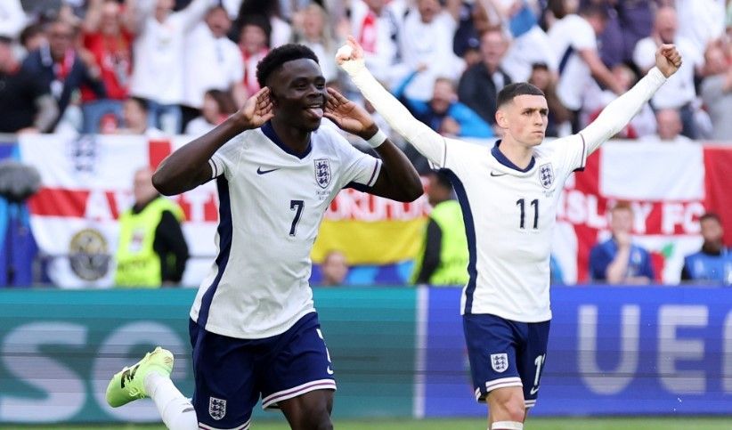 Immediate reaction from England, Saka scores to equalize the numbers ...