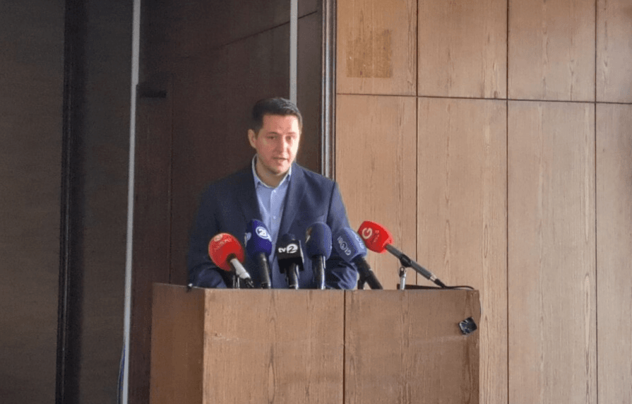 Valbon Limani zgjidhet ushtrues detyre kryetar i Komunës së Gostivarit ...