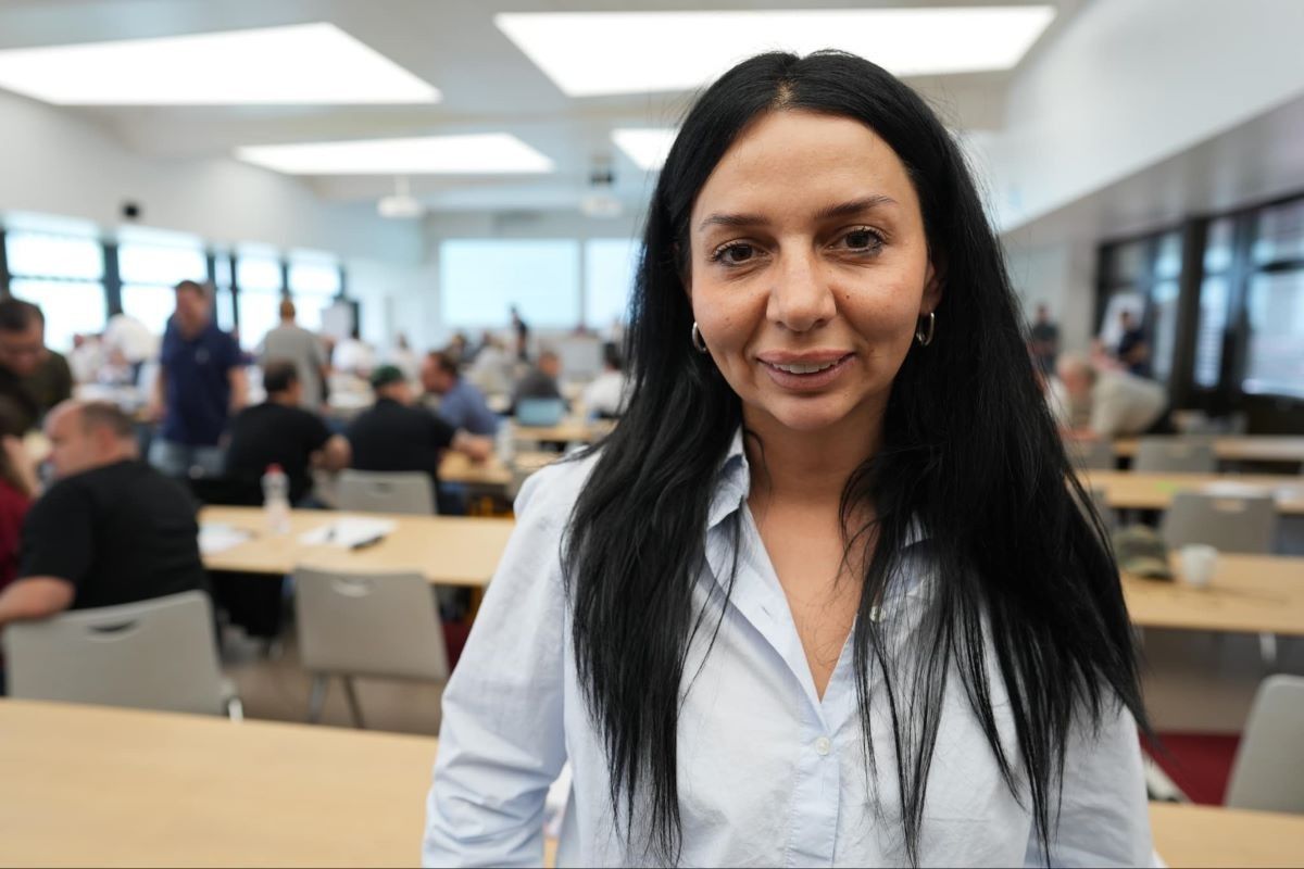 Besa Mahmuti shqiptarja e vetme që punon në Sindikatën e Transportit ...