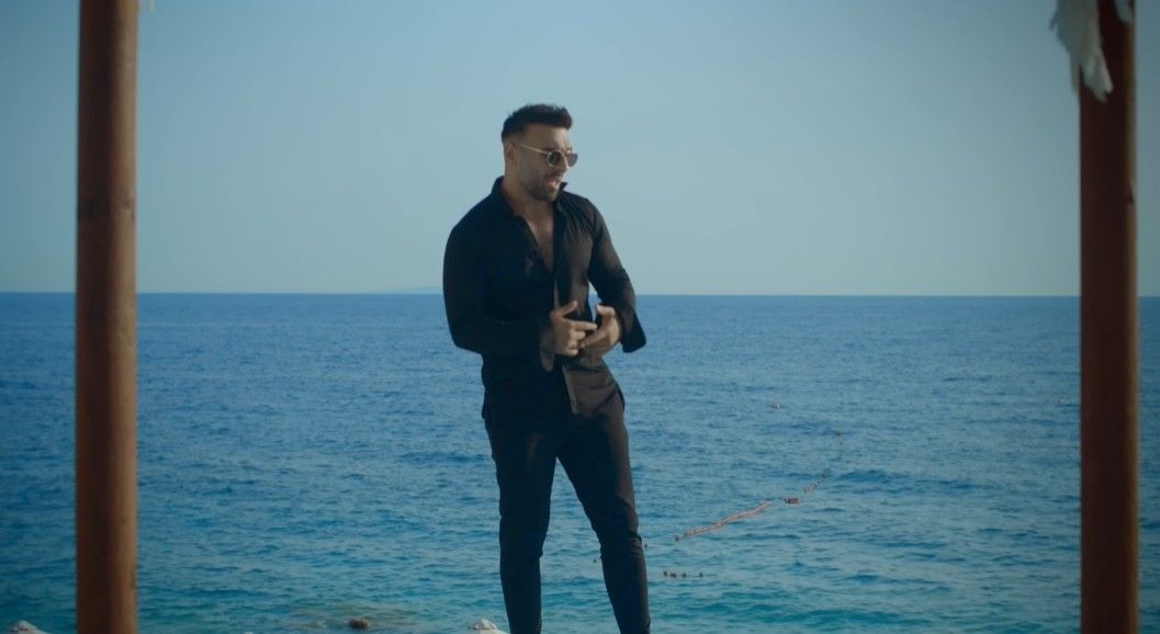 Një tjetër këngë verore me mbi një milion klikime, Bruno Revolt shijon ...