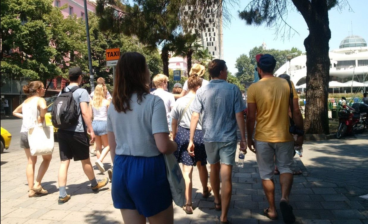 OBSH: Të dhëna shqetësuese mbi sjelljet seksuale të adoleshentëve ...